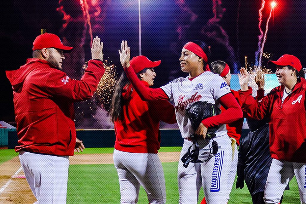 César Alcántar llega al equipo profesional de sóftbol femenil de ...