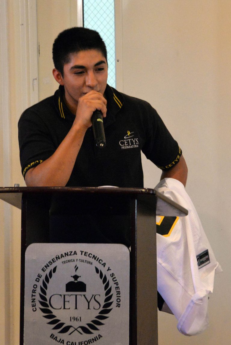 Entregan Jerseys a jugadores de CETYS Prepa - CETYS